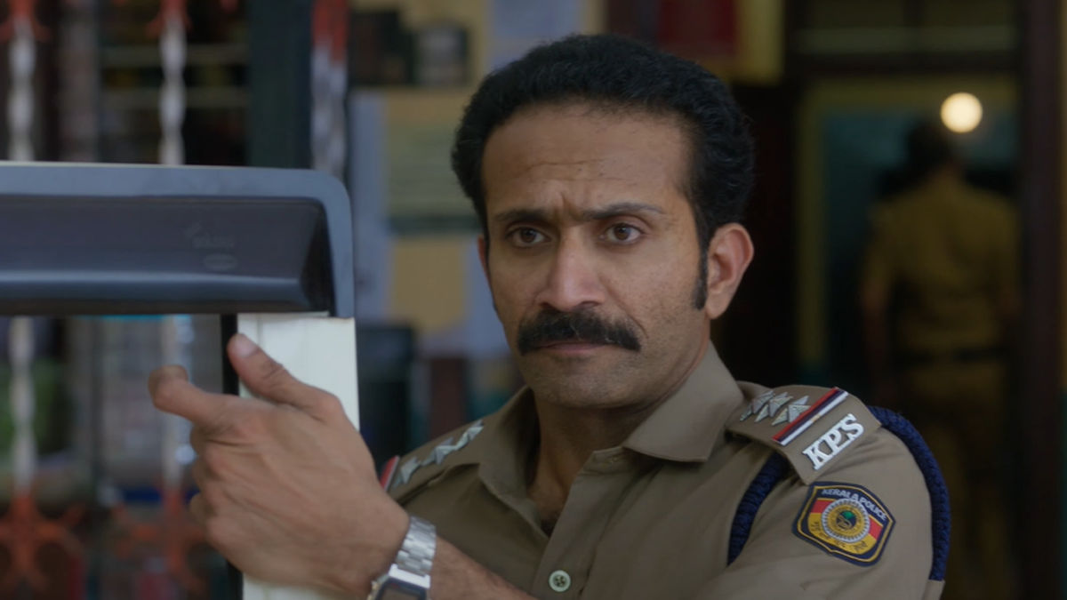 ‘Soothrakavyam’ trailer: Vincy Aloshious, Shine Tom Chacko film promises a mystery thriller ...